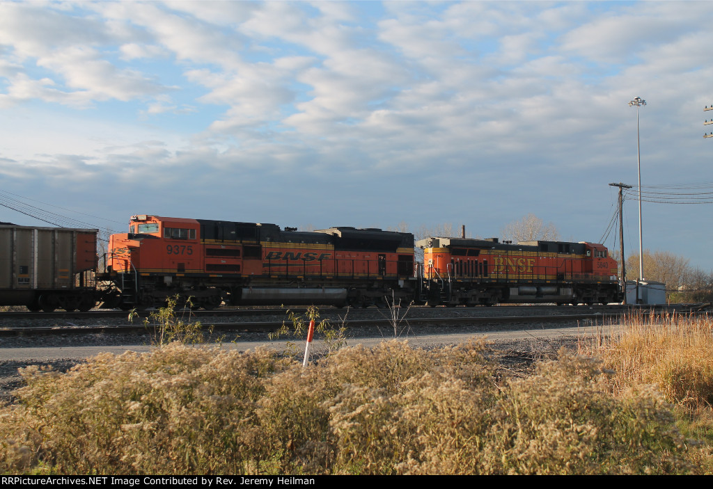 BNSF 9375 & 5840 (1)